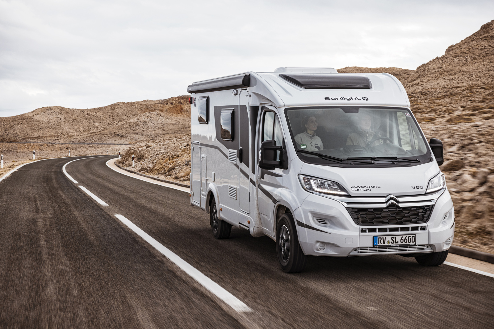 Sunlight V 66 2024 camper huren | Booij Campers